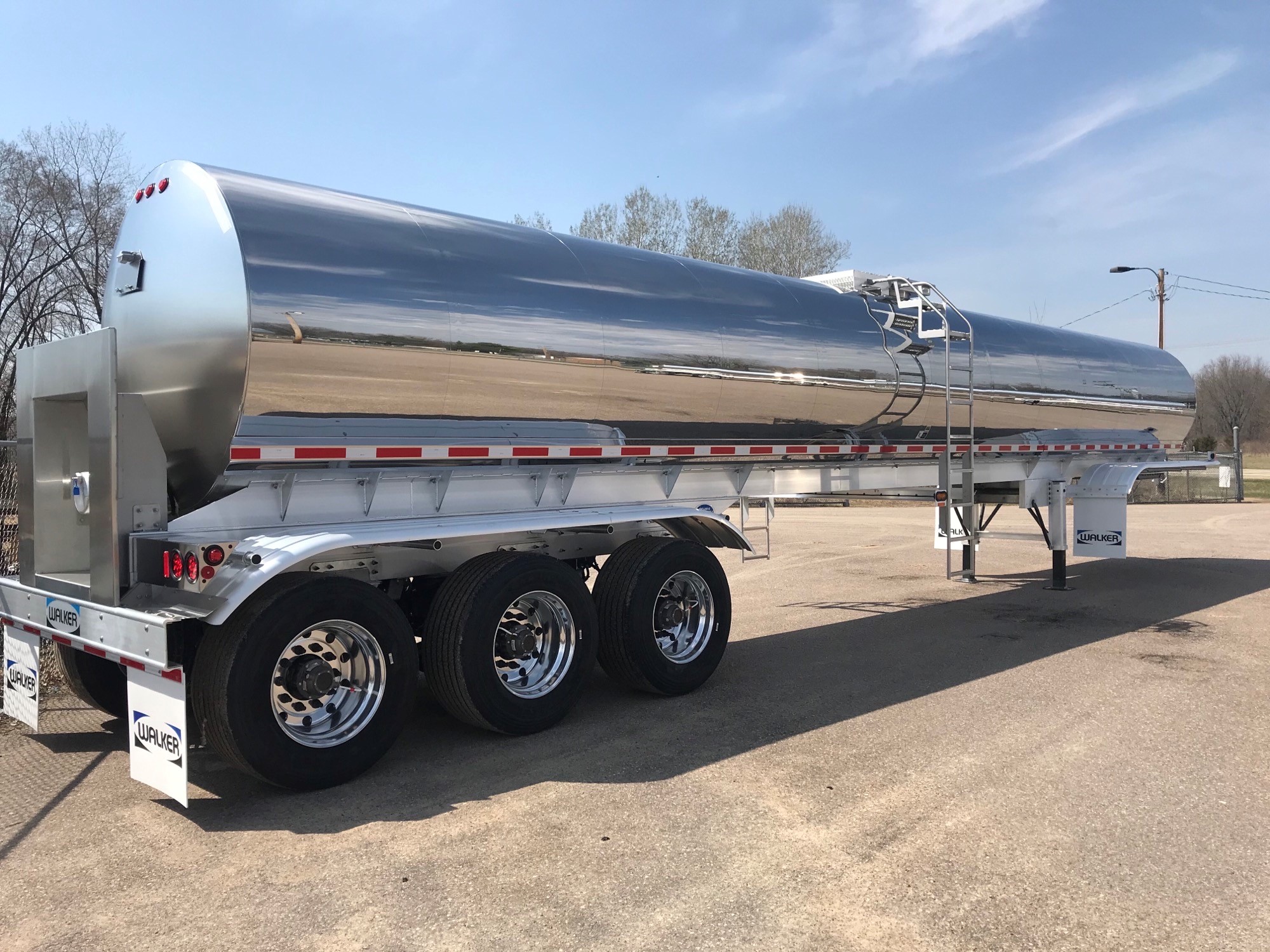 WALKER 8000 X 1 TRI-AXLE PHOTO | Stuart Tank Sales Corporation